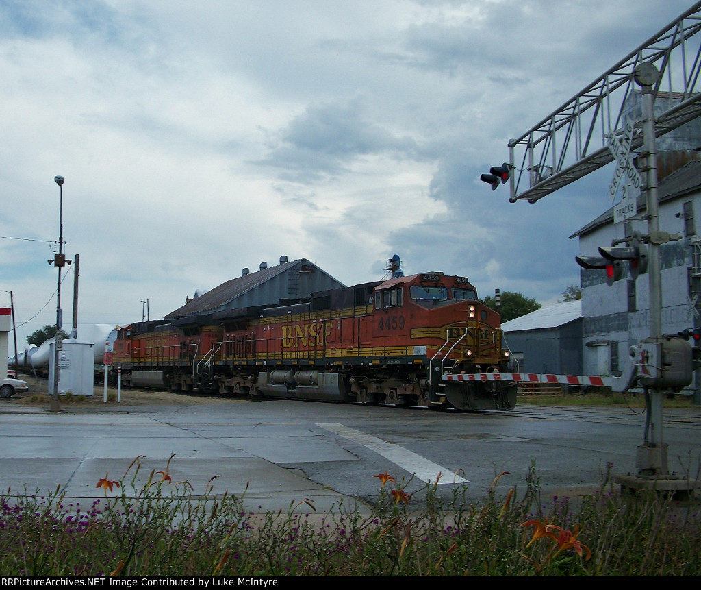 BNSF 4459 Westbound Turbine Blades